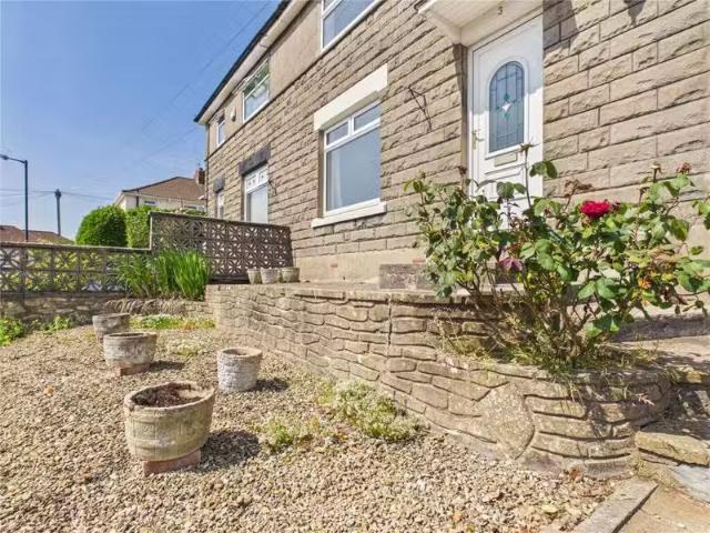 Nice 1 BA 3 bedroom end of terrace house for rent in Eastlyn R.