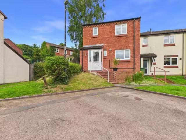 Unique 1 BA 3 bedroom end of terrace house for rent in High Tr.