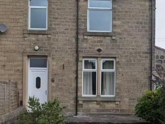 Rental! 1 BA 3 bedroom end of terrace house for rent in Roydwo.