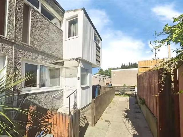 Unique 1 BA 3 bedroom End Terrace House to rent, Blakehall, Sk.