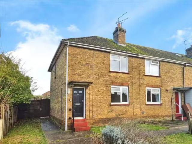 Rental! 1 BA 3 bedroom End Terrace House to rent, Bull Lane, N.