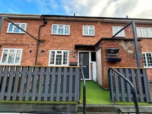 Cozy 1 BA 3 bedroom flat for rent in Arden Buildings, Station.