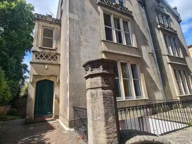 Unique 1 BA 3 bedroom flat for rent in Arlington Villas Baseme.