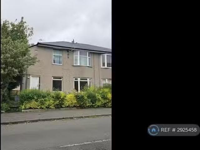 Charming 1 BA 3 bedroom flat for rent in Curtis Avenue, Glasgo.