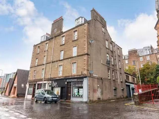 Cozy 1 BA 3 bedroom flat for rent in Dudhope Crescent Road, Du.