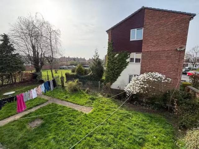 For Rent! 1 BA 3 bedroom flat for rent in Lord Street, Burscou.