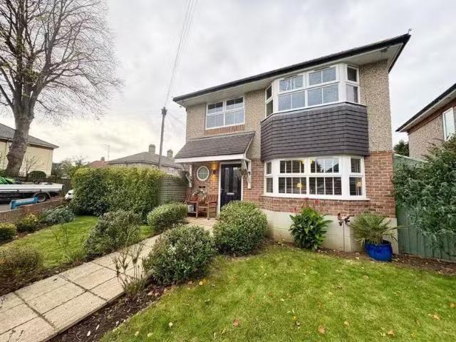 Charming 1 BA 3 bedroom house for rent in Charminster Road, Ch.