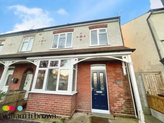 Cheap 1 BA 3 bedroom house for rent in Knox Road, CLACTON ON S.