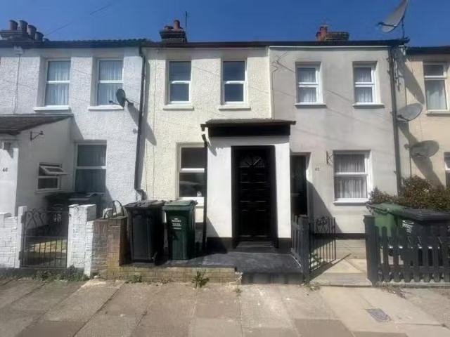 Unique 1 BA 3 bedroom house for rent in Howard Road, Dartford.