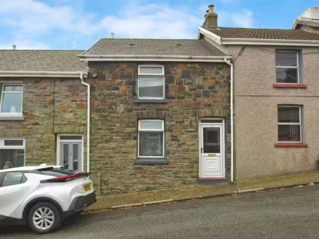 Nice 1 BA 3 bedroom house for rent in Hill Street, CF32