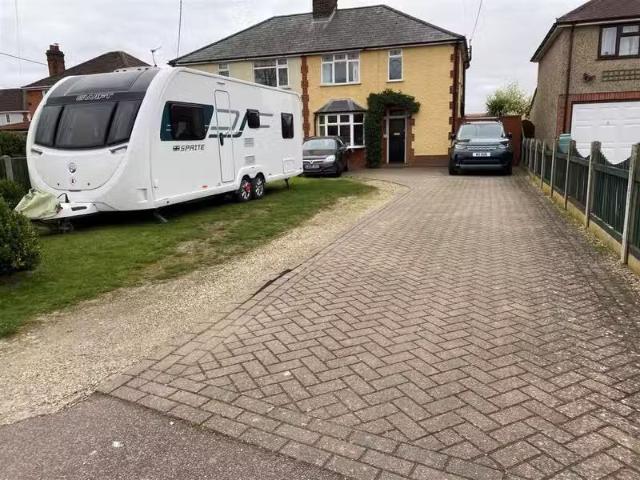 Nice 1 BA 3 bedroom house for rent in Long Road, Lawford, Mann.