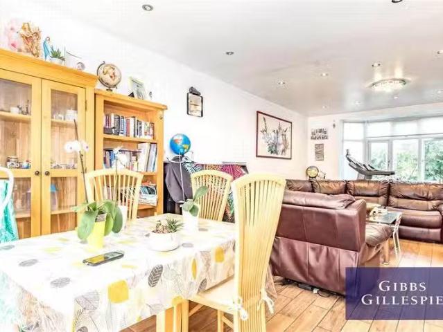 Nice 1 BA 3 bedroom house for rent in Marsh Lane, Stanmore, HA7
