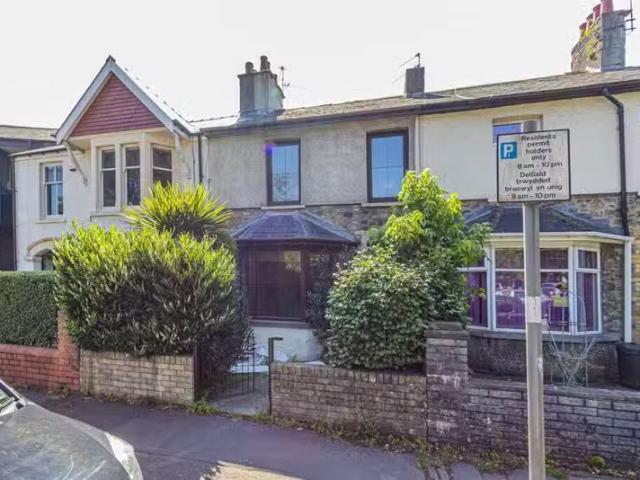 For Rent! 1 BA 3 bedroom house for rent in Penhill Road, Pontc.