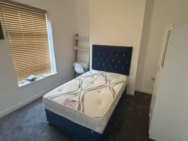 New 1 BA 3 bedroom house for rent in Reynoldson Street, Hull.