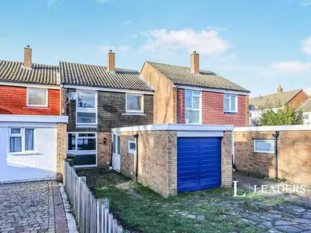 Nice 1 BA 3 bedroom house for rent in Red Cedars Road, Orpingt.
