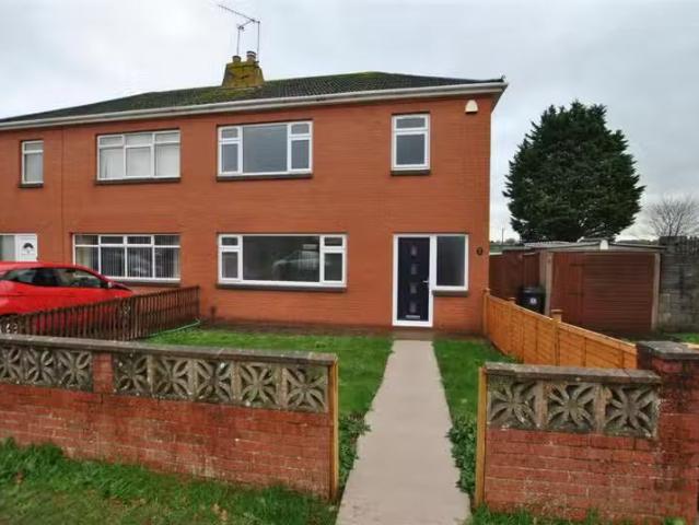 Deal! 1 BA 3 bedroom house for rent in Walsh Avenue, Hengrove.