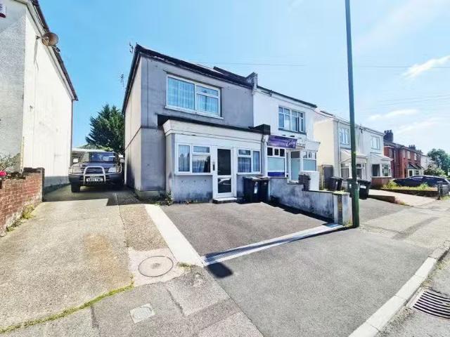 Cozy 1 BA 3 bedroom house for rent in Three Bedroom Student Ho.
