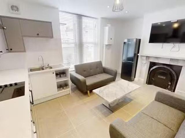 Unique 1 BA 3 bedroom maisonette for rent in Osborne Villas, B.