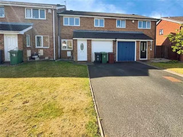 Unique 1 BA 3 bedroom Mid Terrace House to rent, Leven Drive.
