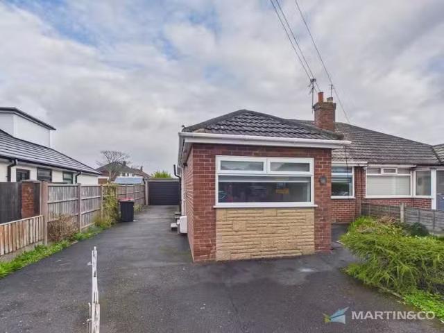 Deal! 1 BA 3 bedroom semi detached bungalow for rent in Ascot.