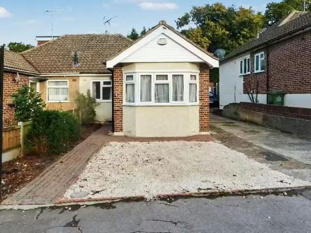 Cozy 1 BA 3 bedroom semi detached bungalow for rent in Beverle.