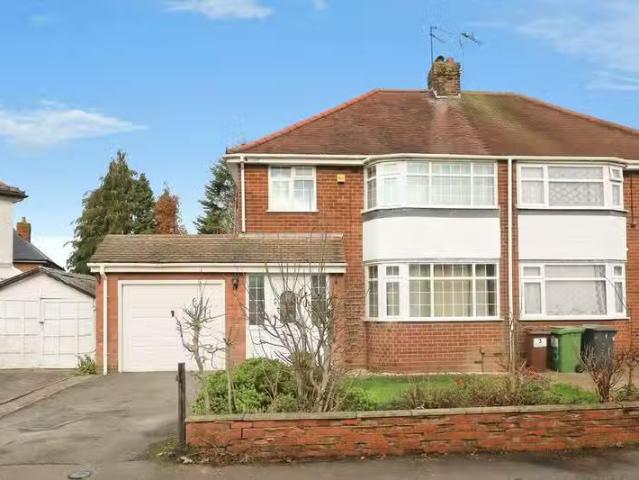 Deal! 1 BA 3 bedroom Semi Detached House to rent, Belvedere Av.