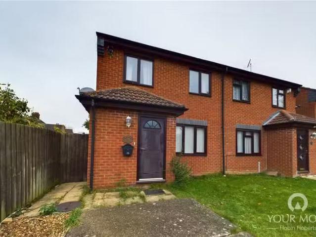 Unique 1 BA 3 bedroom Semi Detached House to rent, Camrose Roa.