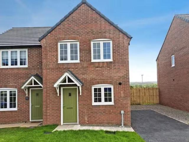 Unique 1 BA 3 bedroom Semi Detached House to rent, Lakeland Vi.
