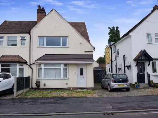 Unique 1 BA 3 bedroom semi detached house for rent in 50 Ivanh.