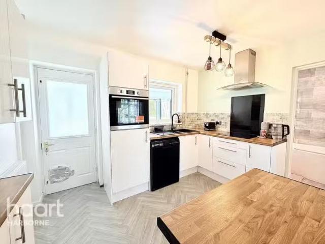 Rental! 1 BA 3 bedroom semi detached house for rent in 81 Broa.
