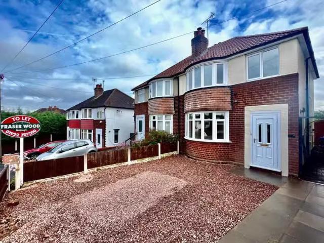 Charming 1 BA 3 bedroom semi detached house for rent in The Gr.