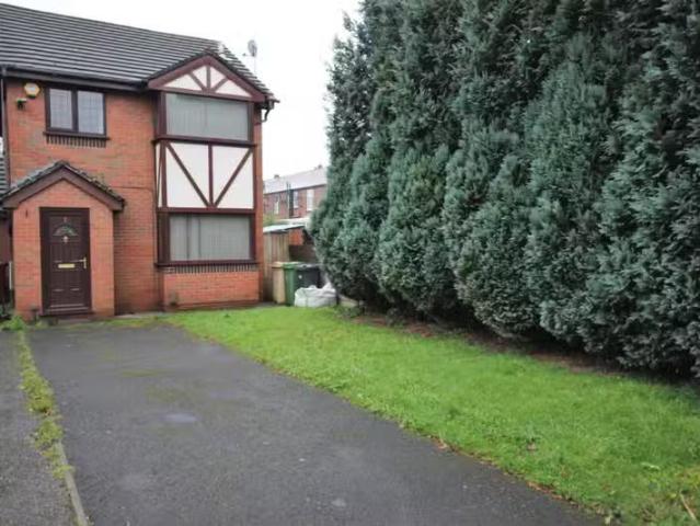 Unique 1 BA 3 bedroom semi detached house for rent in Twisse R.