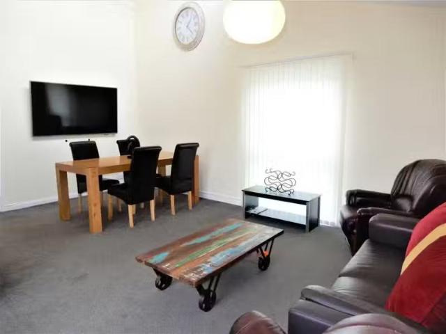 Cheap 1 BA 3 bedroom semi detached house for rent in Ulcombe G.