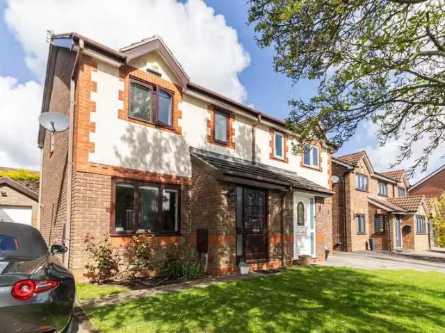 Rental! 1 BA 3 bedroom semi detached house for rent in Barton.