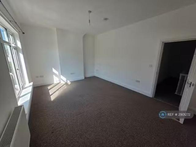 Unique 1 BA 3 bedroom semi detached house for rent in Beaconsf.