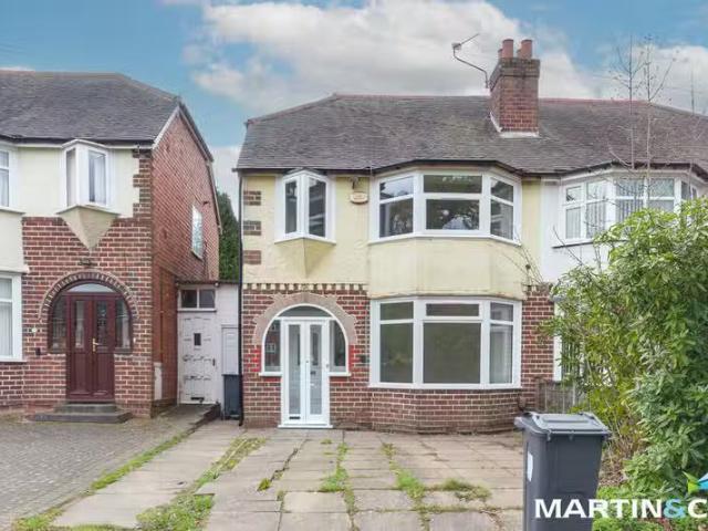 Charming 1 BA 3 bedroom semi detached house for rent in Bell H.
