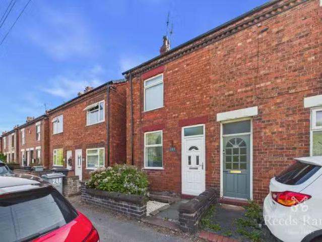 For Rent! 1 BA 3 bedroom semi detached house for rent in Booth.