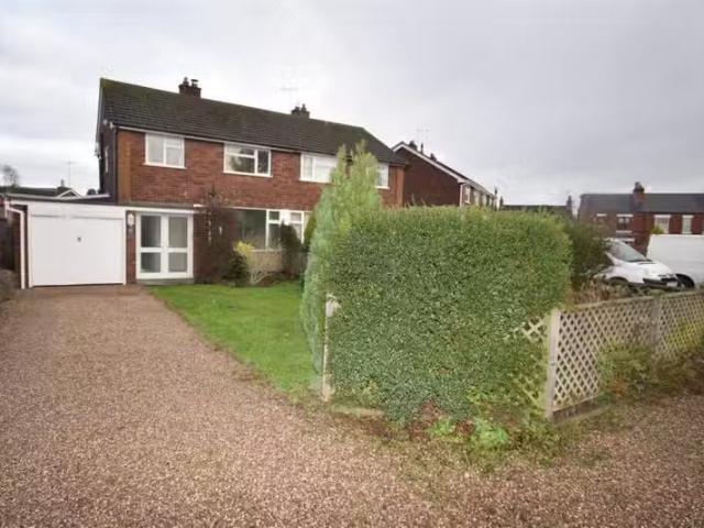 Nice 1 BA 3 bedroom semi detached house for rent in Brookside.