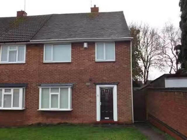 Cheap 1 BA 3 bedroom semi detached house for rent in Lesingham.