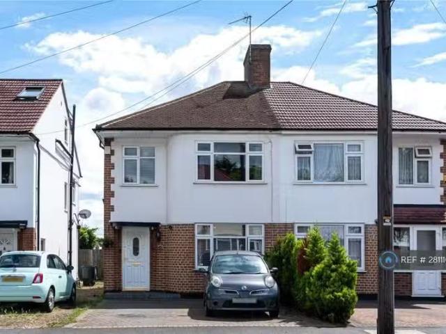 Charming 1 BA 3 bedroom semi detached house for rent in Long D.