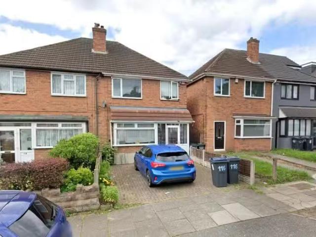 Charming 1 BA 3 bedroom semi detached house for rent in Meadth.