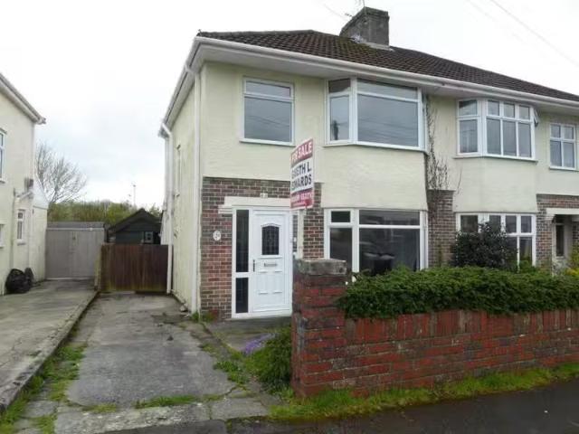 Cheap 1 BA 3 bedroom semi detached house for rent in Mount Ear.