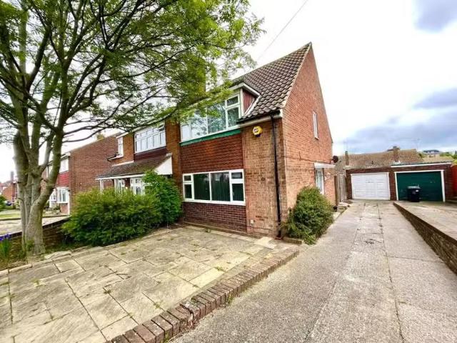 Unique 1 BA 3 bedroom semi detached house for rent in Nash Cou.