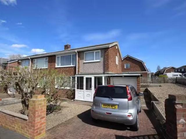 Nice 1 BA 3 bedroom semi detached house for rent in Poplar Dri.