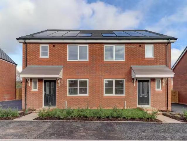 Charming 1 BA 3 bedroom semi detached house for rent in Ravenh.