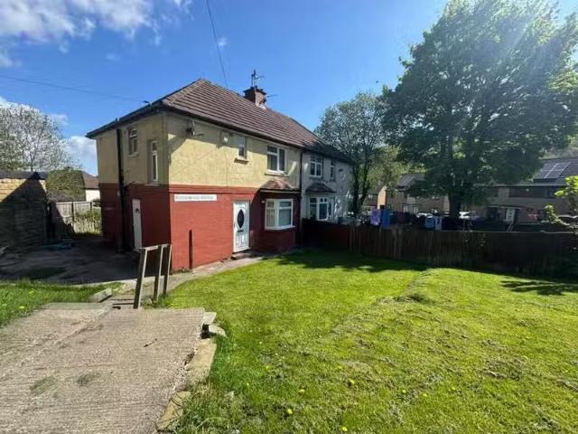 Deal! 1 BA 3 bedroom semi detached house for rent in Roundwood.