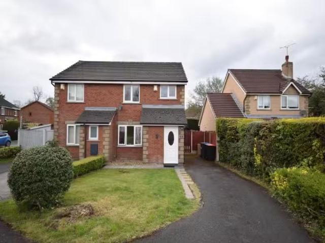 Just in! 1 BA 3 bedroom semi detached house for rent in Roxbur.