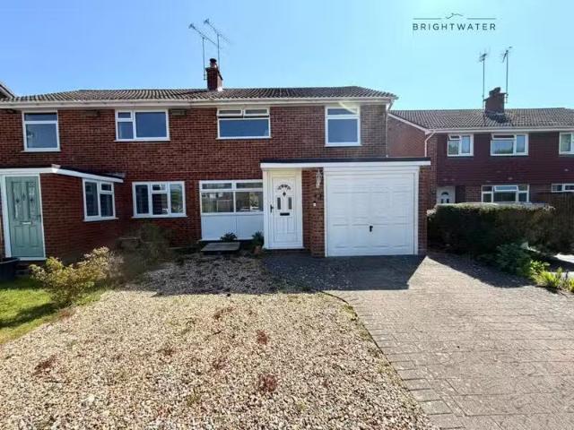 Rental! 1 BA 3 bedroom semi detached house for rent in Somervi.