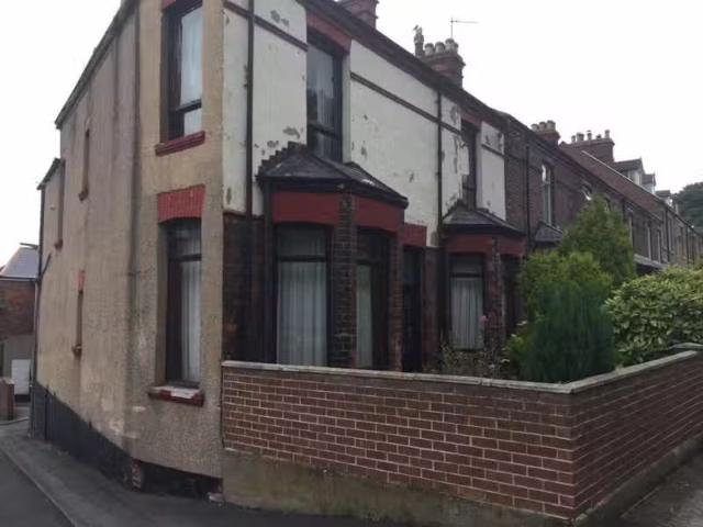 Nice 1 BA 3 bedroom semi detached house for rent in South View.