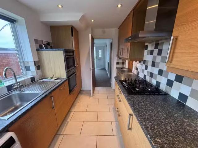 Charming 1 BA 3 bedroom semi detached house for rent in Southb.